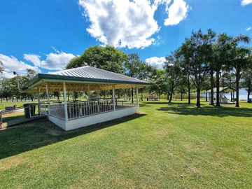 Lake Dyer Camping & Caravan Grounds, Queensland Country, Queensland ...